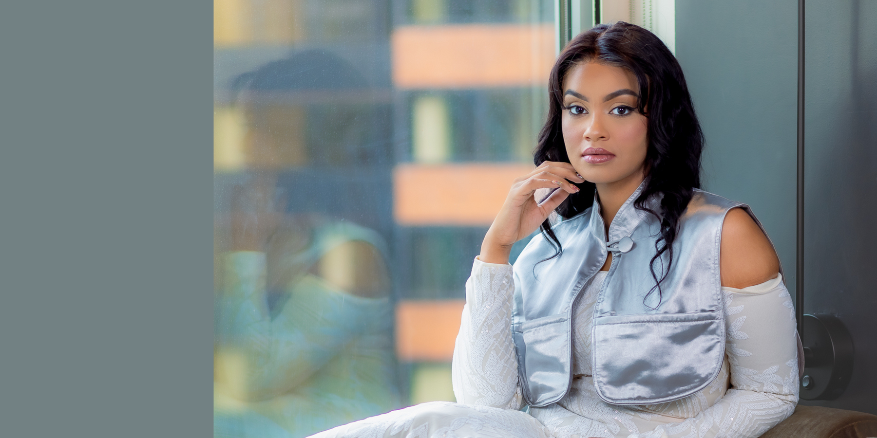 Monii | The Essential Hair Drying & Makeup Cape